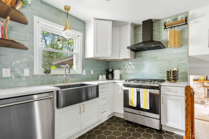 Renovated Stylish Split-level - Charleston, SC