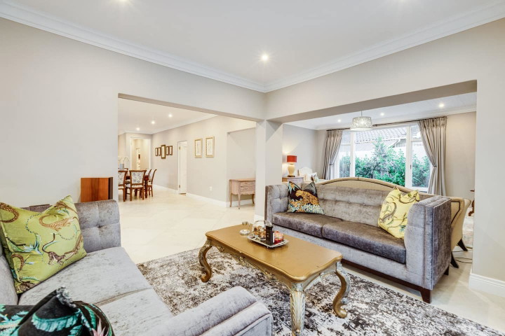Luxurious 3-bedroom Home In The Heart Of Sandton - Sandton