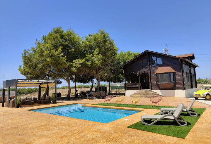 Encantador Chalet De Madera, Piscina Y Pinada - Elche