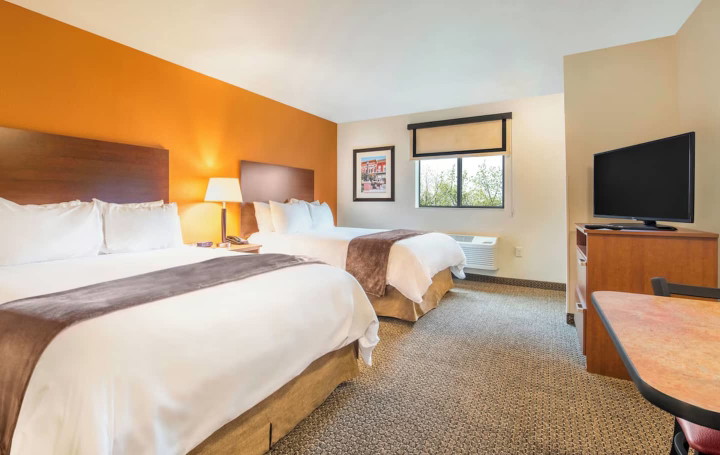 Modern Comfort Near Downtown: 2 Pet-friendly Rooms - Lebanon, TN