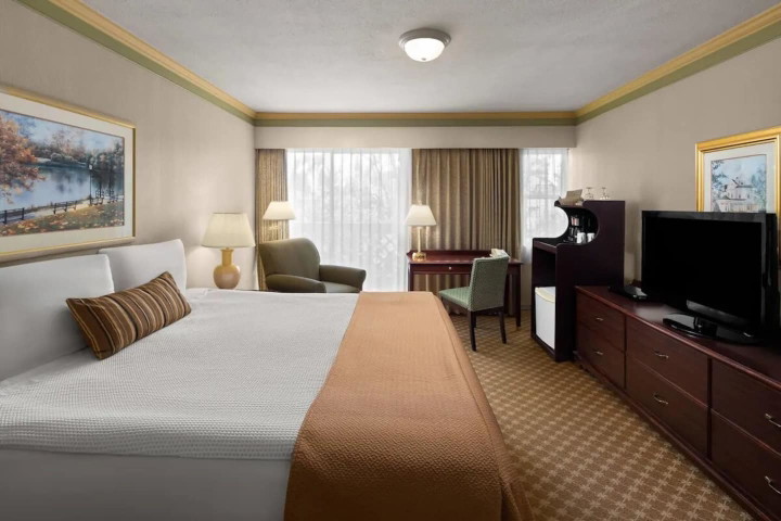 King | Royal Scot | Inner Harbour - Victoria
