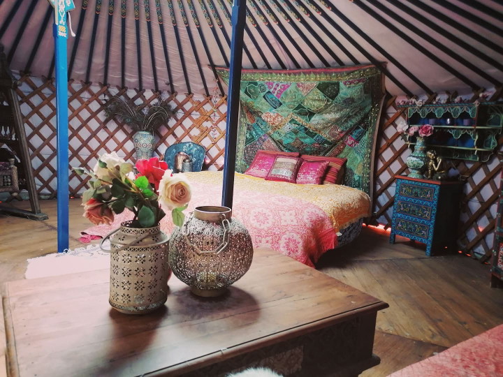 Romantic Mongolian Yurt With Boho Decor - Bubión
