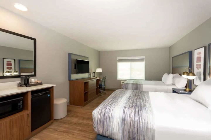 Business 2 Queen | Americinn San Angelo | Pool - San Angelo, TX