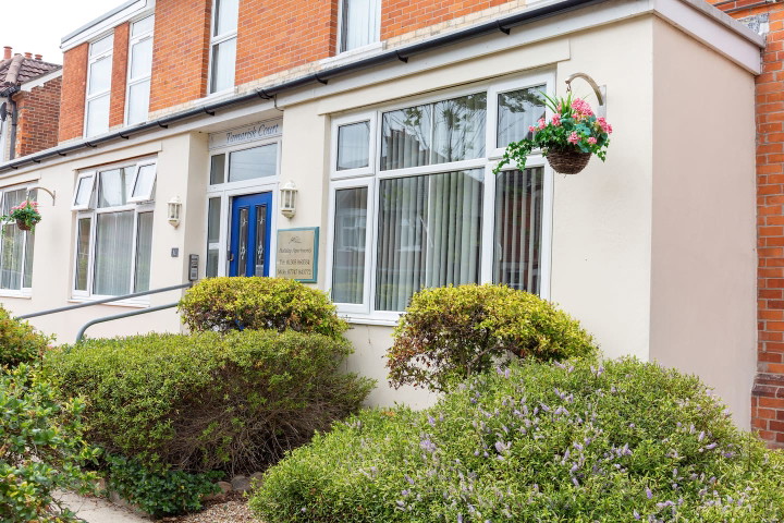Flat 6 Tamarisk Court - Weymouth