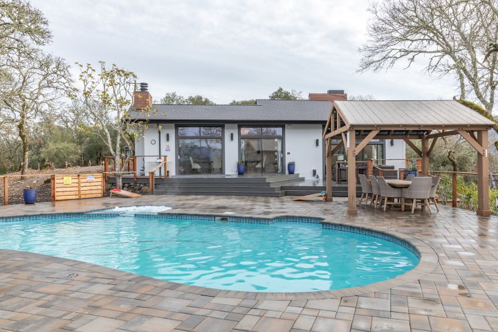Private Home W/ Heated Pool, Hot Tub And Views! - Petaluma, CA