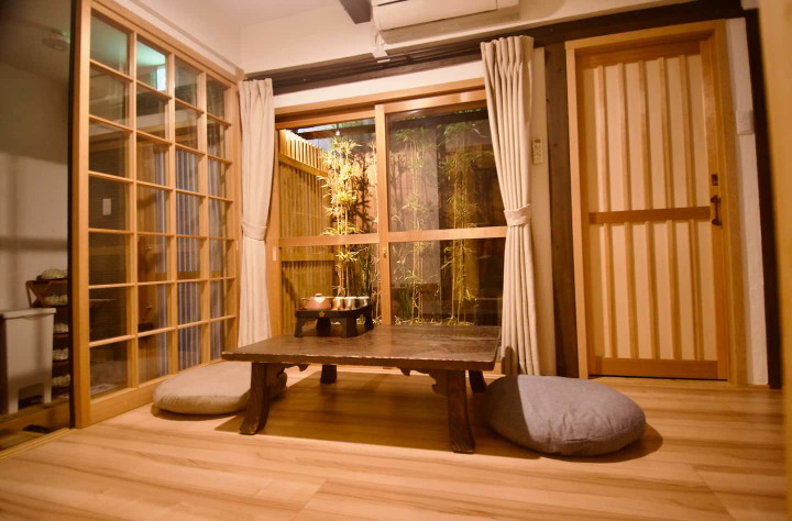 A Quiet Kyomachi House Along The Shirakawa River, Located In A Bustling City. - Kyoto