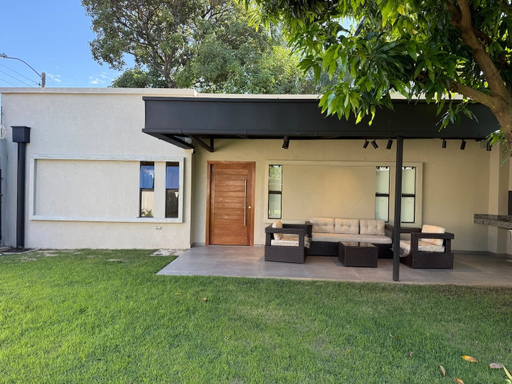 Casa Moderna Con Jardín Ideal Familias - Paraguay