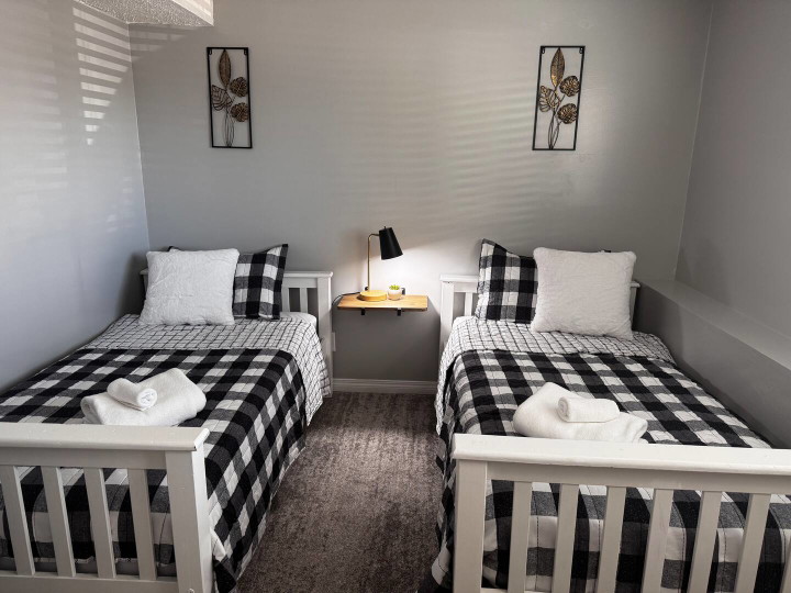 4 Bedroom 6 Bed House, Perfect For Large Groups! - Yellowknife