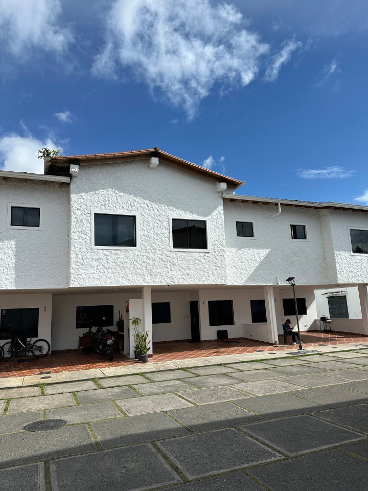 Casa Cómoda Y Segura En Pueblo Nuevo - Venezuela
