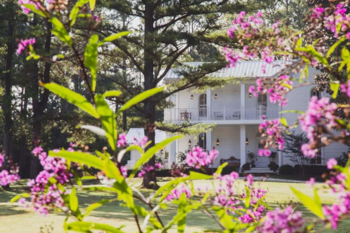 The Magnolia Acres - Historic Country Estate - Columbia, TN