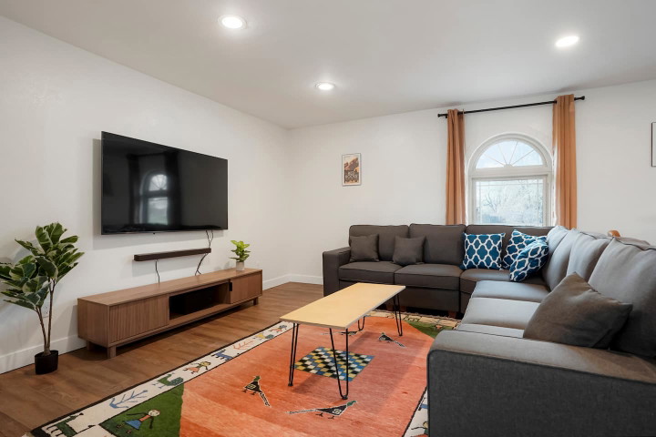 Red Rocks: Sauna, Fire Pit, Grill, & Pool Table - Wheat Ridge, CO