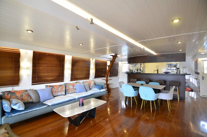 3000 Sq Ft. 3 Storeys Houseboat - Black Dragon - Hong Kong
