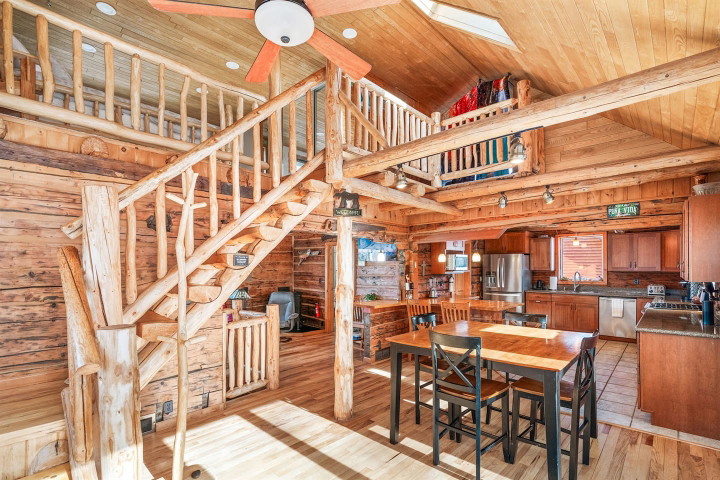 Flowing Waters Log Home - Two Harbors, MN