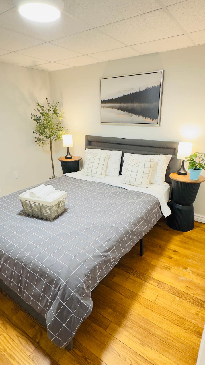 Private Basement Suite  Self Check-in - Hamilton, ON, Canada
