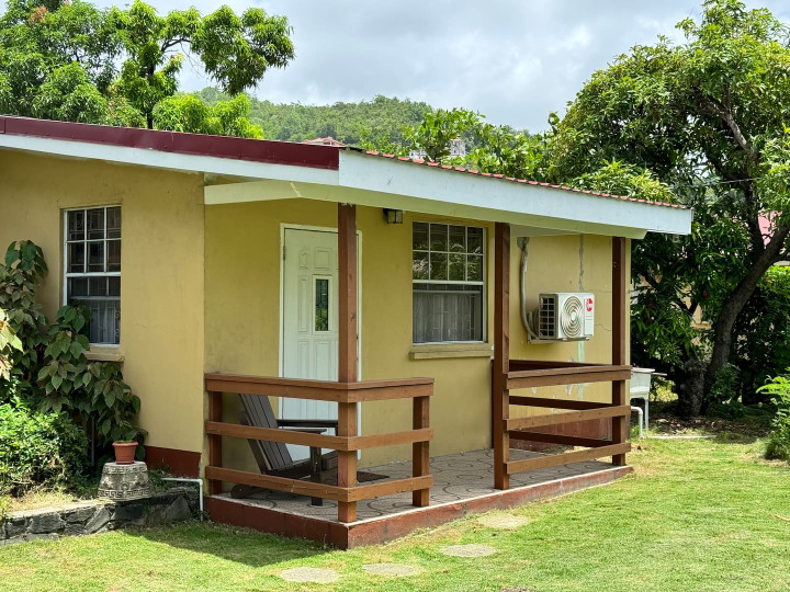 Orchard House Bachelor Unit - Santa Lucia