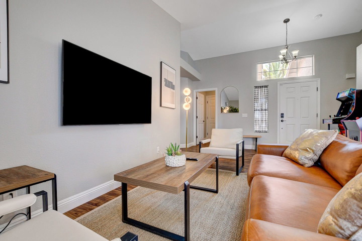 Modern 4br W/pool, Arcades, Garage Space And More! - North Las Vegas, NV