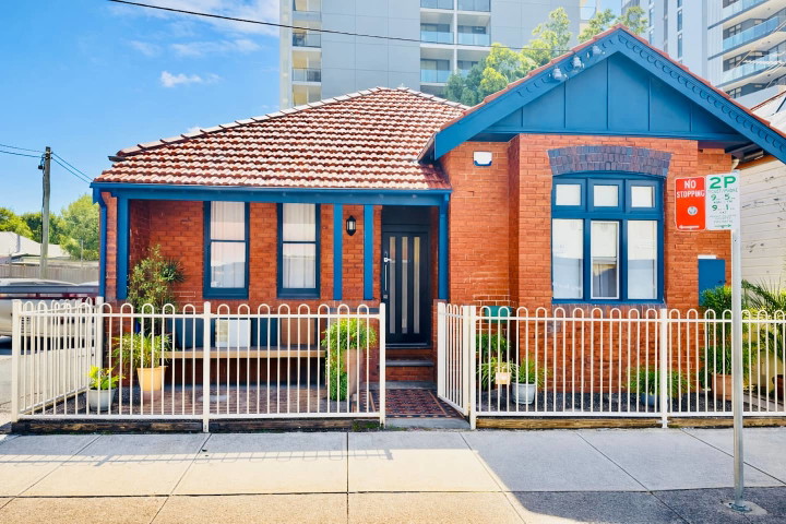 Stylish Period Home Near Interchange & Waterfront - Newcastle