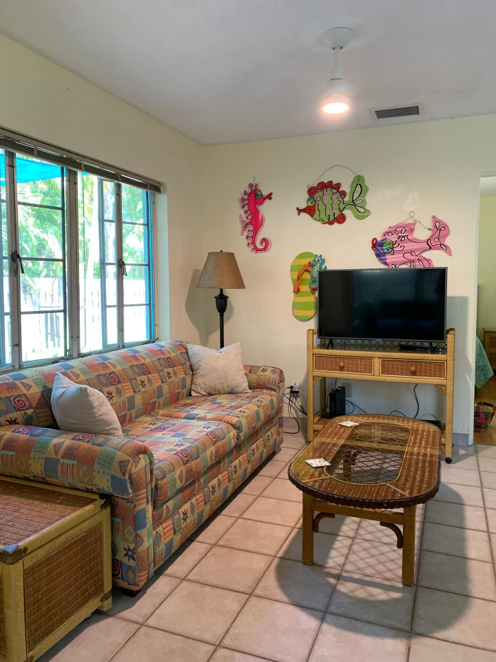 Cozy Old Florida Duplex With Keyless Entry - Gulfport, FL