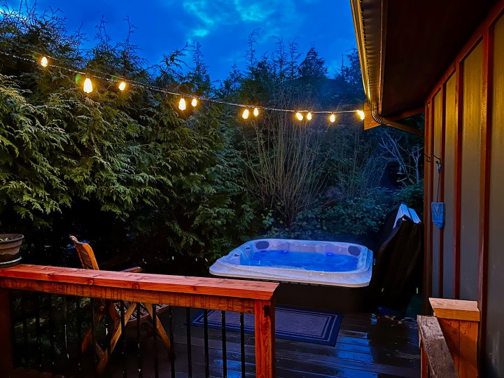 French Girl's Lair - Pet Friendly - Garden View - Vancouver Island