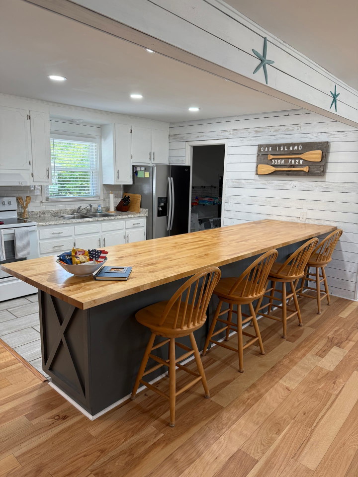 Cozy Family Brick Cottage | 15-min Walk To Beach - Oak Island, NC