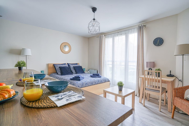 Classé 1 éToile, Beau Studio Noah, Wifi, Netflix - Viry-Châtillon