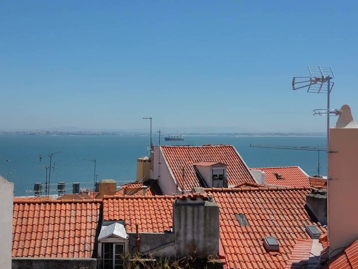 Alfama 'Terrace' - Overlooking The Tagus River - Lisboa