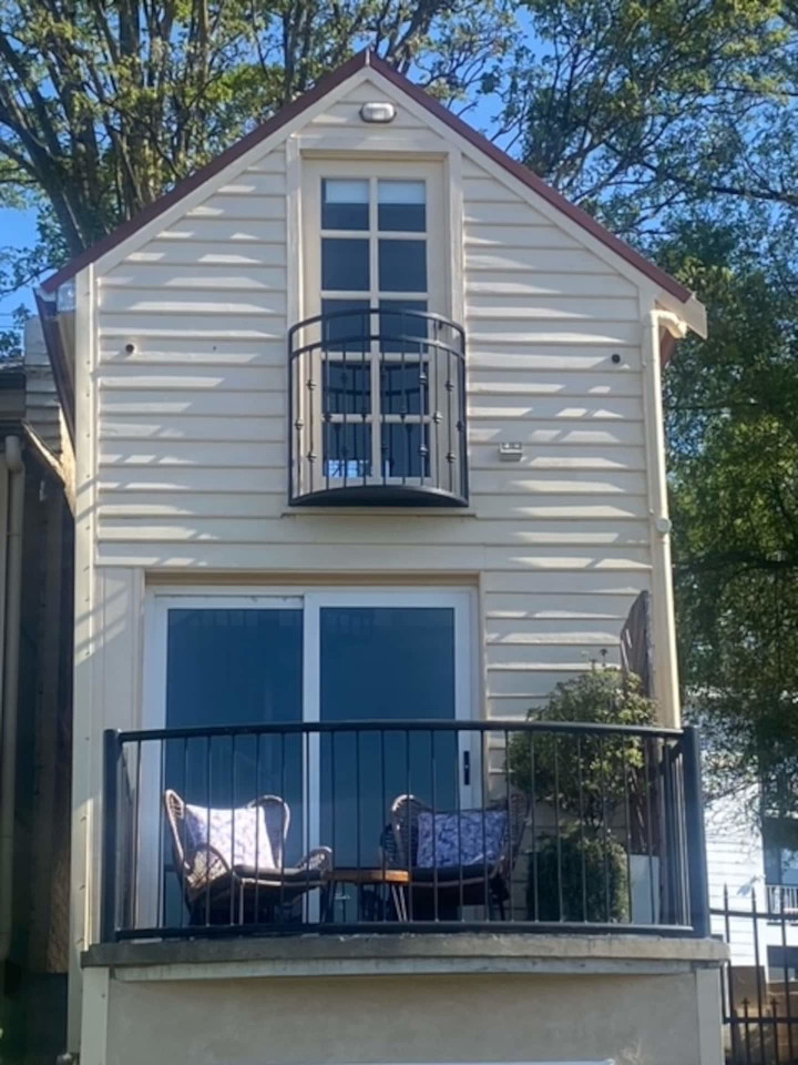 Carriage House Studio - Your Central Pad - Tasmania