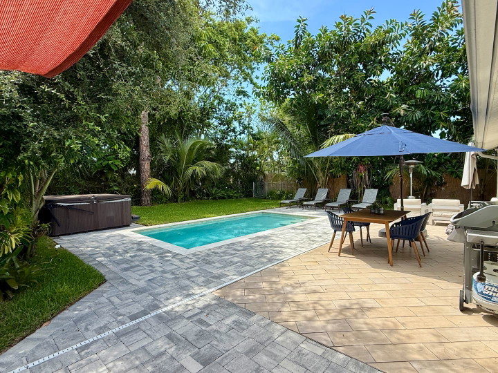Pickleball Cottage! Sleeps 6! Free Beach Parking! - Naples, FL