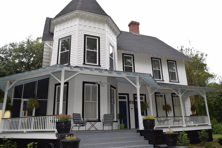 Upstairs Apt Downtown Camden Walk To Town! - Camden, SC