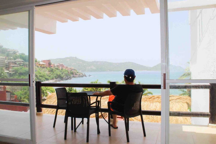 Amado Mar Suite 1. Beach Apartment - Zihuatanejo