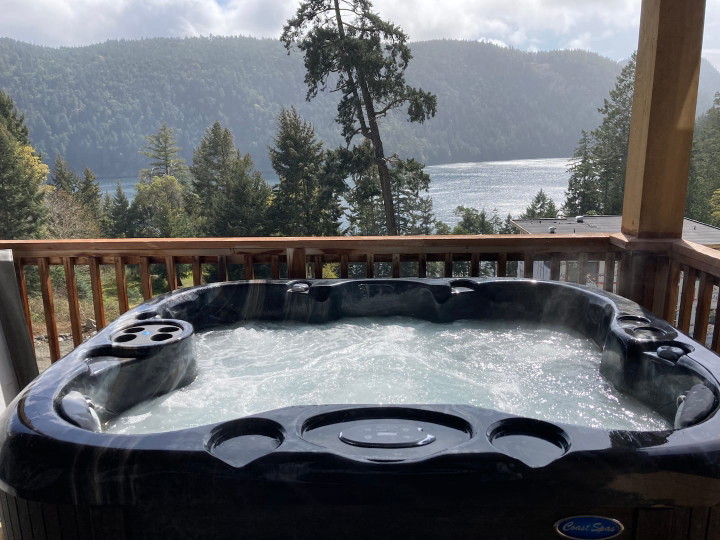Enchanting Getaway With Ocean View - Vancouver Island
