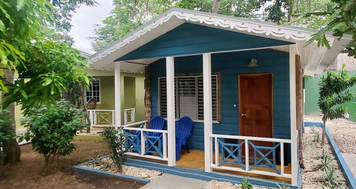 Bak A Yaad Jungle Cottage Sapphire Blue - Negril