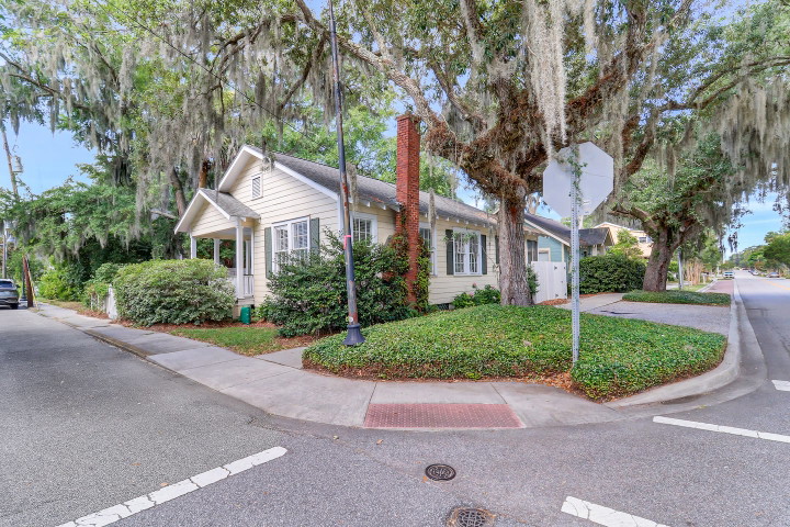 Bungalow In Historic Downtown Beaufort! - Beaufort, SC