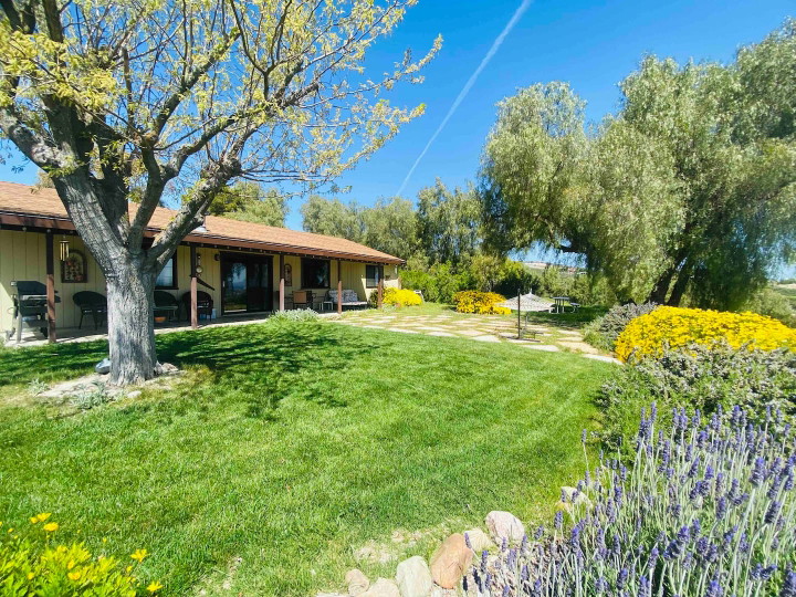 Westside Hilltop Hideaway - Paso Robles, CA