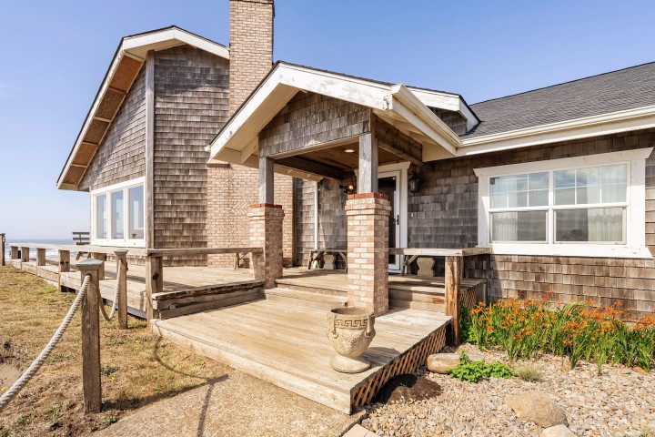 Oceana: Secluded Ocean Front Home - Yachats, OR