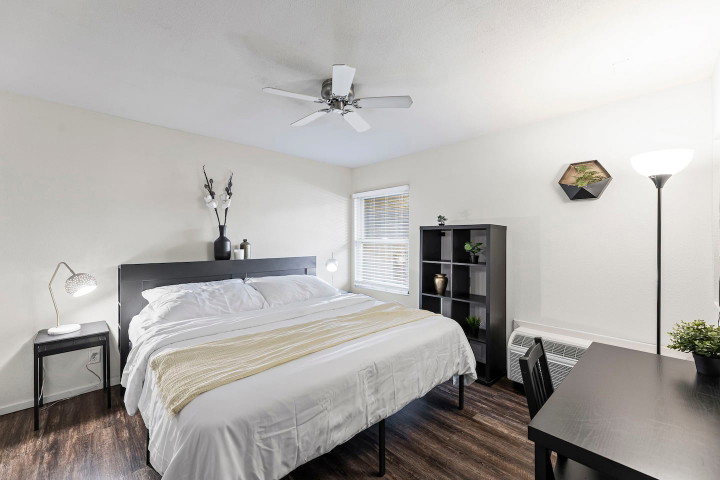 Suite Spot King Bed Stay W Football Match-day Ease - Overland Park, KS
