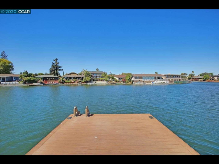 Bright 4br Lakefront Villa W/ Deck & Private Dock - Pittsburg, CA