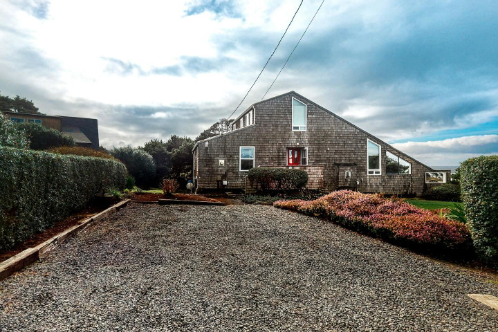 2br Oceanfront | Hot Tub | Fireplace | Deck - Newport, OR