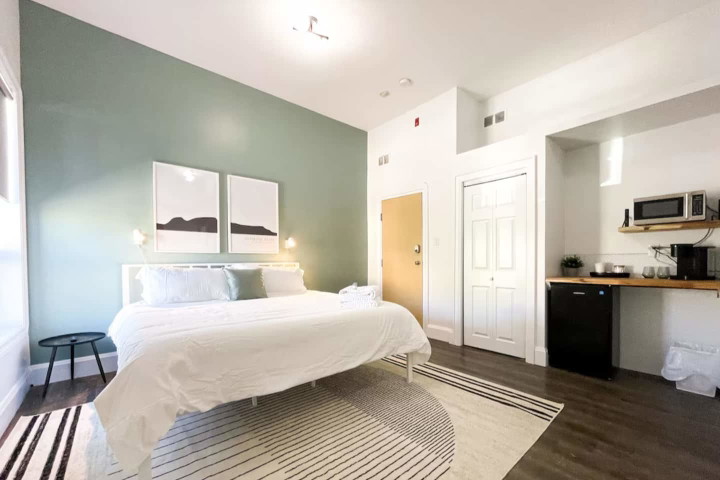 Boutique Hotel - Suite #9 King - Thunder Bay