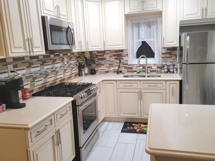 Freshly Remodeled 2 Bedrooms In Valley Stream - New York