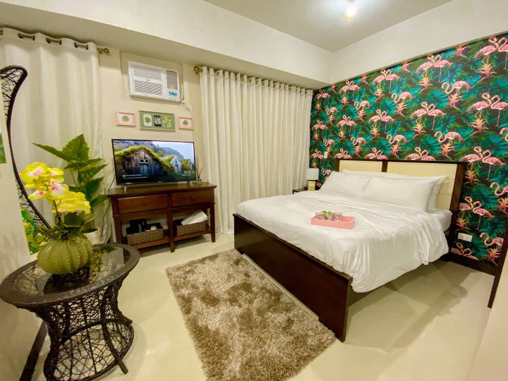 The Hive- Tropical (Balcony/ Wifi/ Netflix) - Quezon City