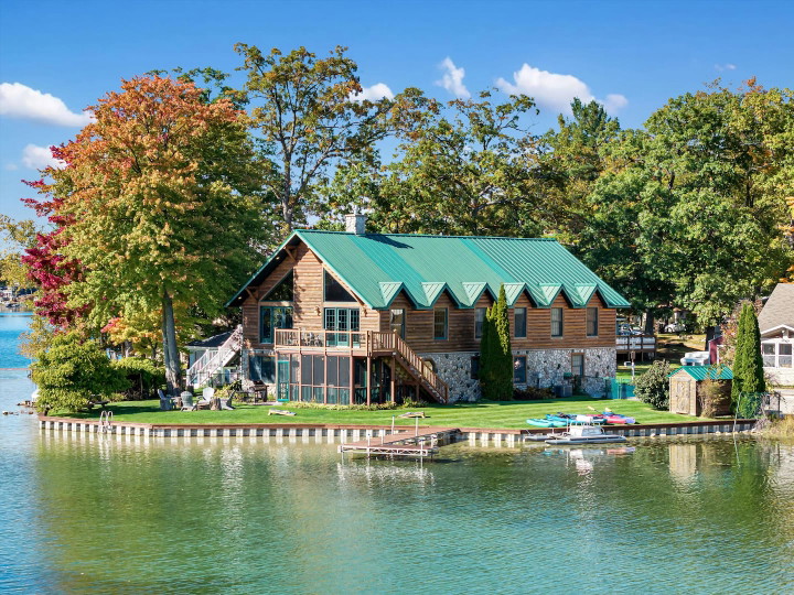 Lakefront Lodge W/ Indoor Hot Tub | Sleeps 19 - Michigan