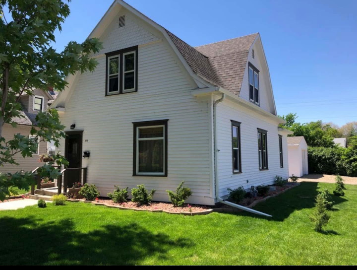 Wolf Den | Fully Furnished 4br Home In Aberdeen - Aberdeen, SD