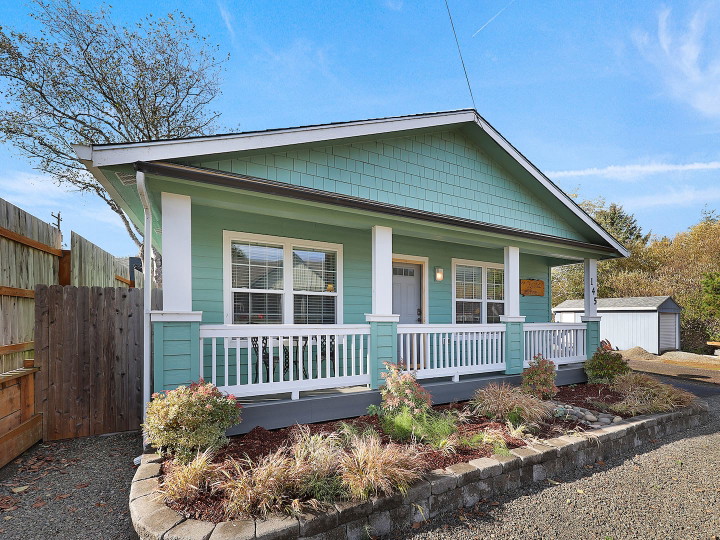 Coastal Pine Beach House - Rockaway Beach, OR