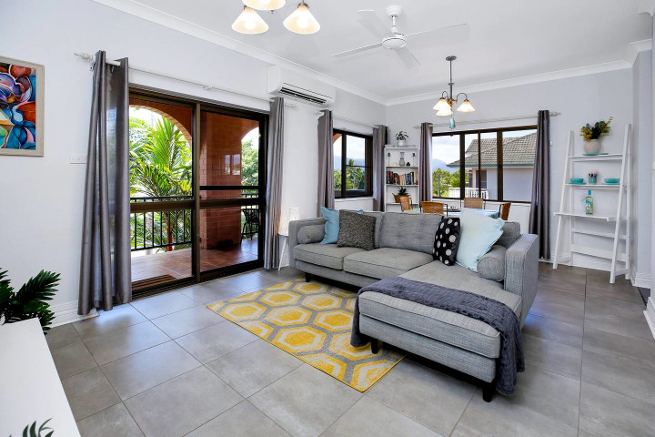 Esplanade Apartment  Pool View & Balcony - Cairns
