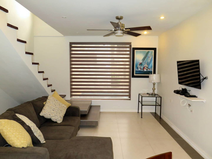 Vacay/work Modern Secure 2bd, Kitchen, Wifi, Pool - Port of Spain