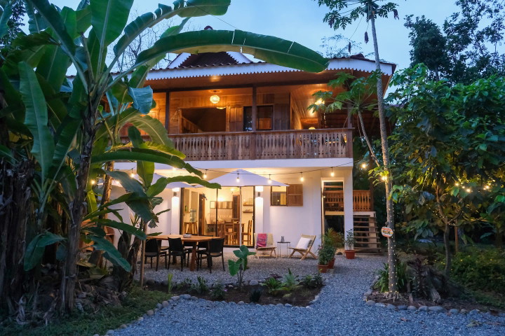 Beachfront House Ac Parking, Terrace, Garden, Wifi -