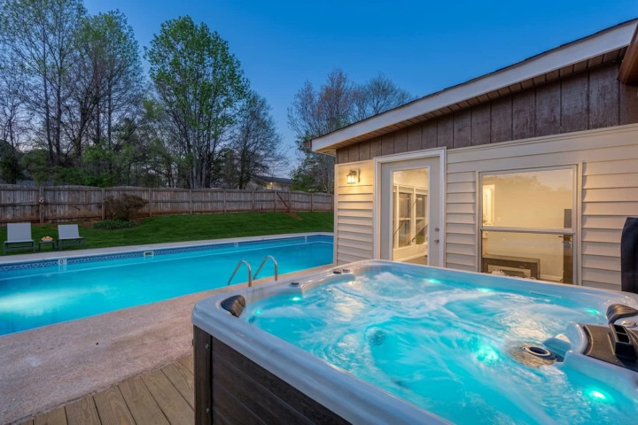 Sleeps 12 | Pool | Hottub | Fire Pit| Gamerm - Travelers Rest, SC