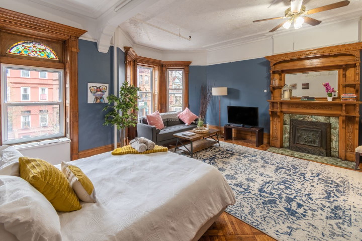 Sunny Brownstone Studio In Bedstuy Brooklyn - New York City