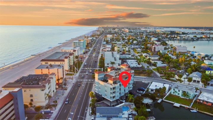 Bay-view 2br / Heated Pool, Steps To Madeira Beach - Madeira Beach, FL
